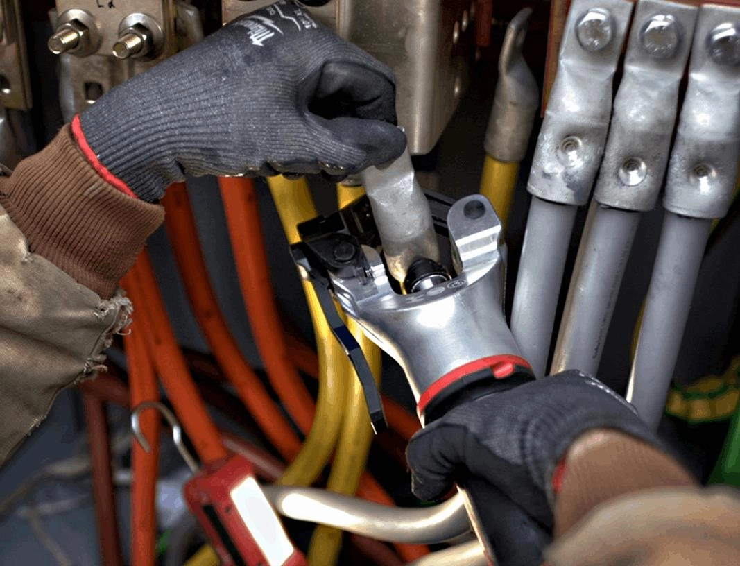 M18 FORCE LOGIC Hydraulic Crimpers | Milwaukee Tool