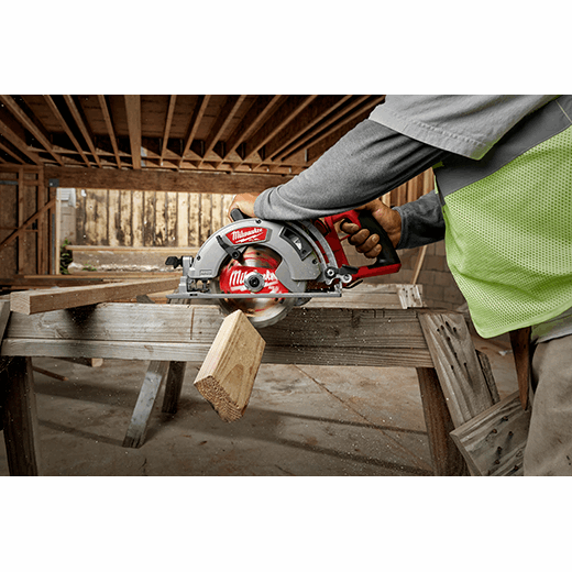 M18 FUEL™ 7-1/4" Rear Handle Circular Saw Kit | Milwaukee Tool